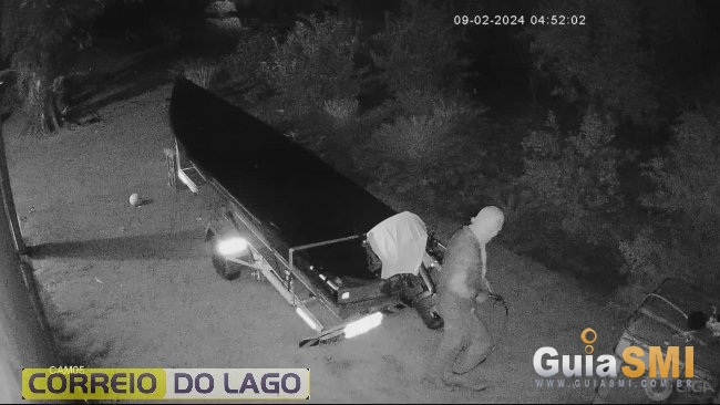 Câmeras de segurança flagram homem furtando motor de barco em Santa Helena
